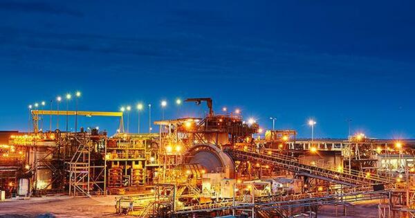 South32 steady on guidance