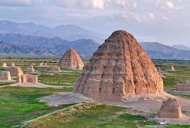 China's Xixia Imperial Tombs draw growing tourist interest
