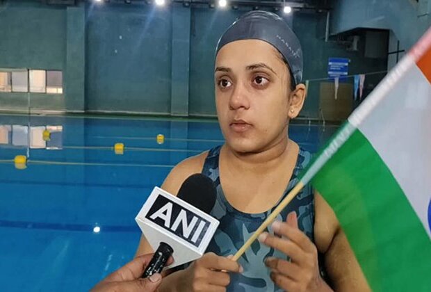 Vadodara: Swimmers celebrate Independence Day with unique flag display ...