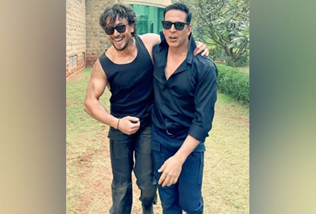 Akshay Kumar and Tiger Shroff go all black for Jackky Bhagnani wedding