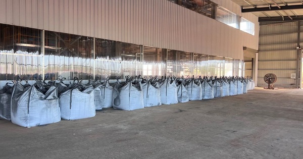 Walkabout's maiden graphite cargo starts journey