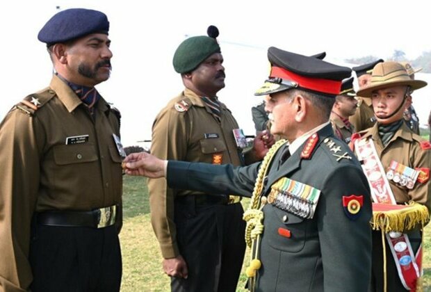 R-Day: Army Chief felicitates Indian Army contingents and bands for ...