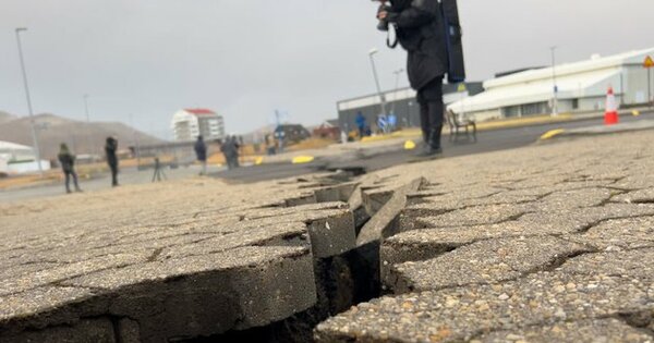 Iceland volcanic eruption looms as tremors rip roads open