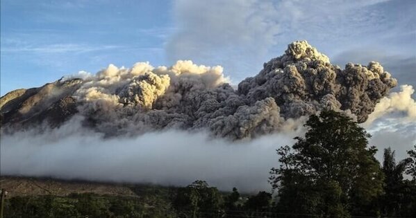 Ashfall warning in Japan as Sakurajima volcano erupts