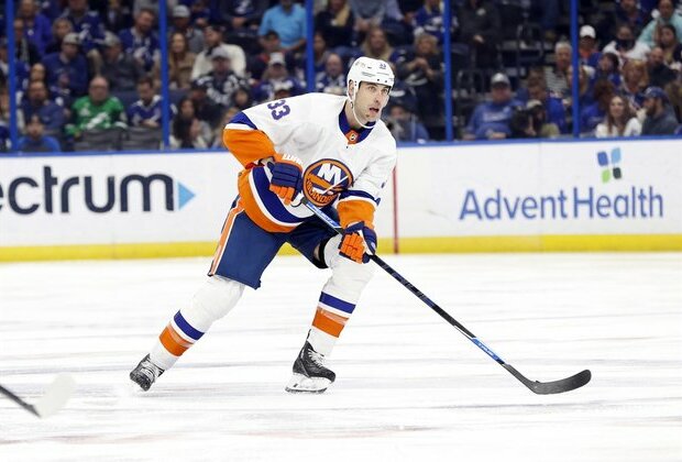 Islanders, Rangers take rivalry to new arena amid COVID spread