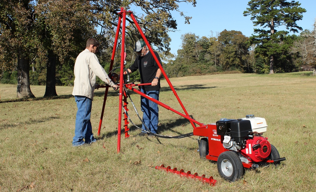 Little Beaver's Tripod Kit for soil sampling with Hydraulic Earth Drill