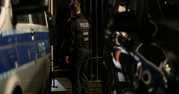 German police tighten security at Cologne cathedral amid threat of attack