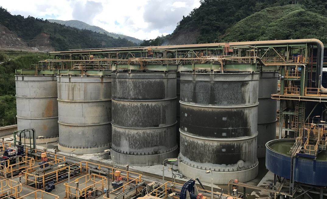 Mining with microbes