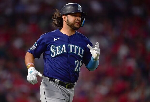 Eugenio Suarez comes through in 10th as Mariners sweep Angels