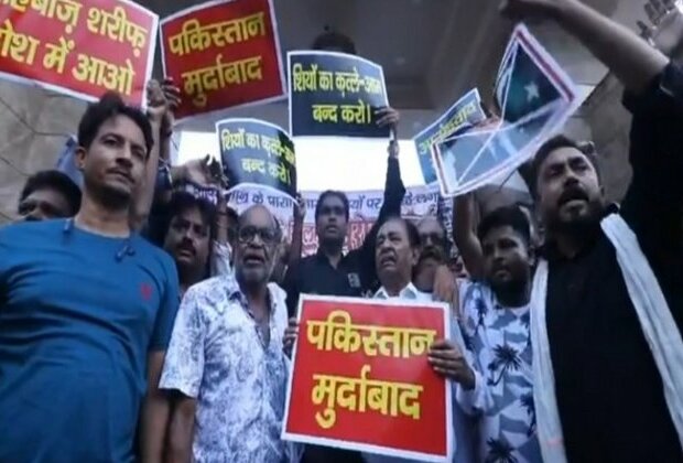 Shia Muslims in Lucknow hold protest against sectarian violence in Pakistan