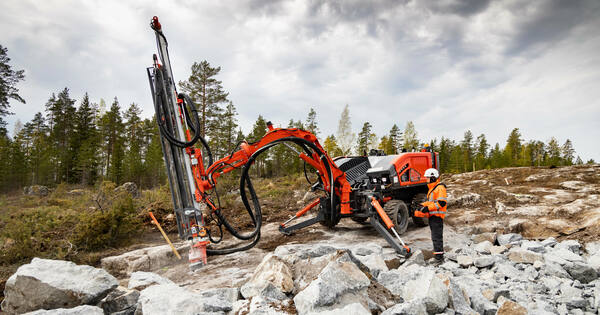 Sandvik wins record order for surface drill rigs