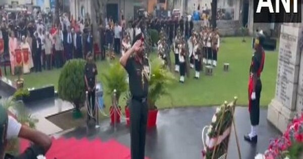 General Officer Commanding-Dakshin Bharat Area commemorates 'Vijay Diwas'