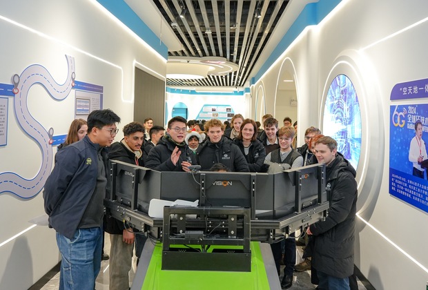 CHINA-HEILONGJIANG-HARBIN-HIT-BRITISH STUDENTS-VISIT (CN)