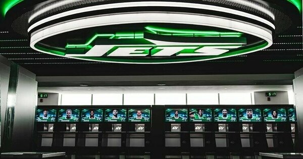 Jets Unveil New Locker Room and Team Facilities