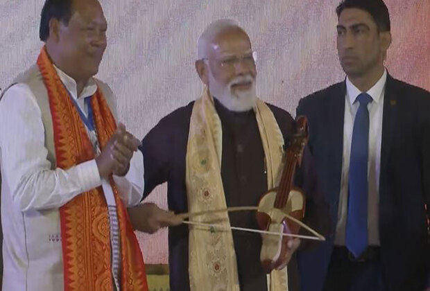Assam: PM Modi attends 'Bagurumba Dwhou 2026', tries his hand at ...