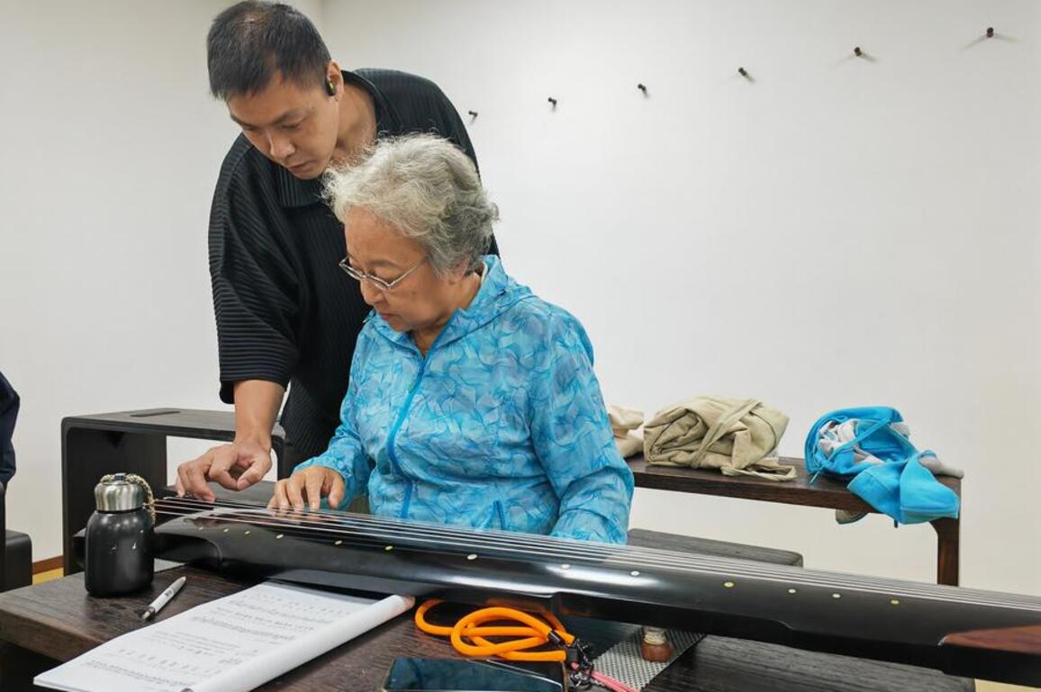 In China, more seniors return to the classroom