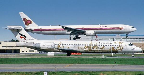 US investigates ground collision of two Boeing planes in Chicago