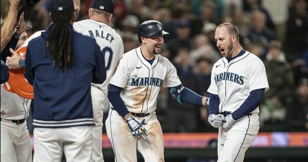 Mariners walk off on Braves after pitchers' duel