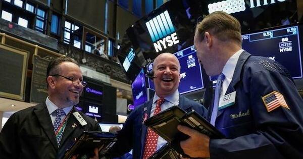 U.S. stocks recover, Dow Jones claws back 294 points