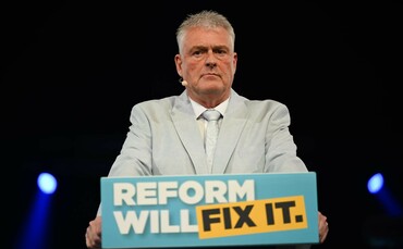 Reform 'throwing farmers under bus' in chlorine-backed US trade deal ...