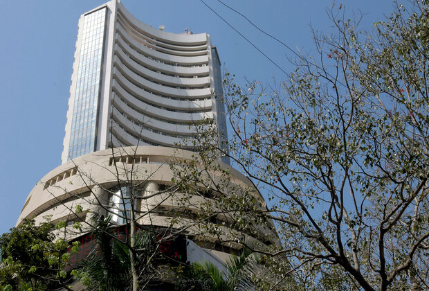 Stock market extends loss for second consecutive session