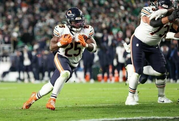Bears run through Eagles to win Black Friday game