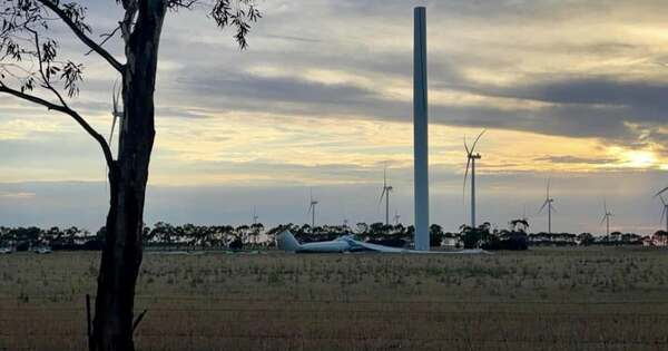 Storm brings down 180m wind turbine in Victoria