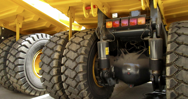 Preventing injuries with tyre inflation cages