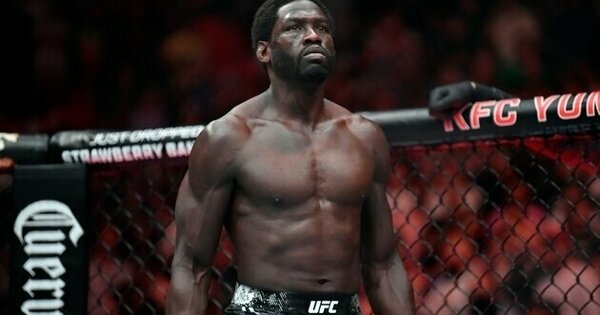 Jared Cannonier takes care of Gregory Rodrigues at Fight Night