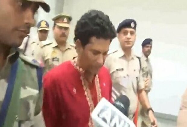 New cricket stadium: Sachin Tendulkar arrives in Varanasi, offers ...