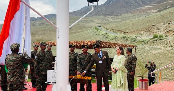 A tribute to soldiers, a message to Pakistan: Indian Army hoists ...