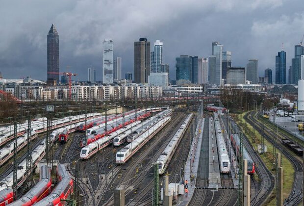 Railway strike threatens German economy Deutsche Bahn