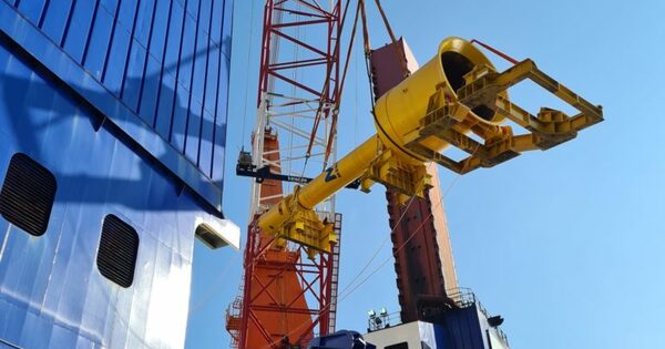 Menck introduces the world's largest hammer