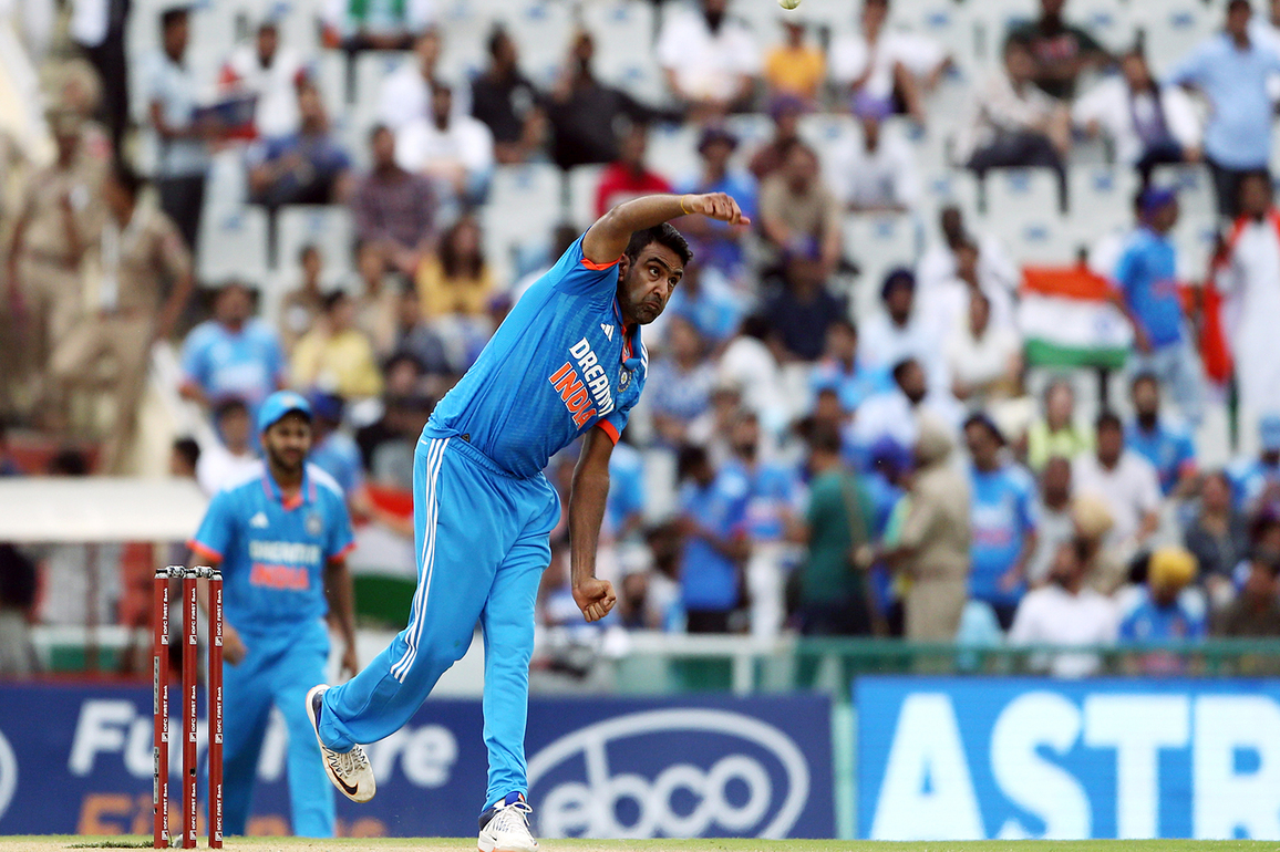 Ravichandran Ashwin signs with Sydney Thunder for BBL 15