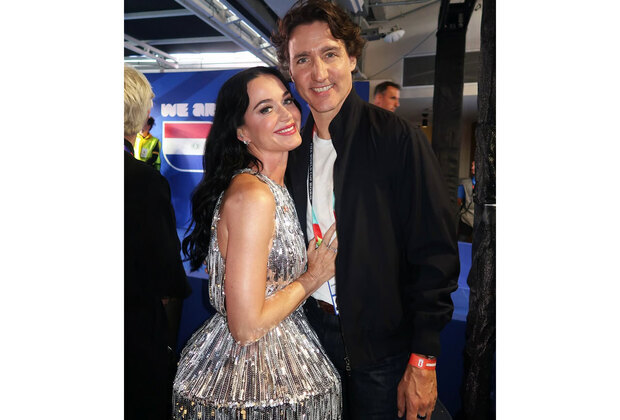 "Sometimes supportive boyfriend duties call...": Justin Trudeau ...