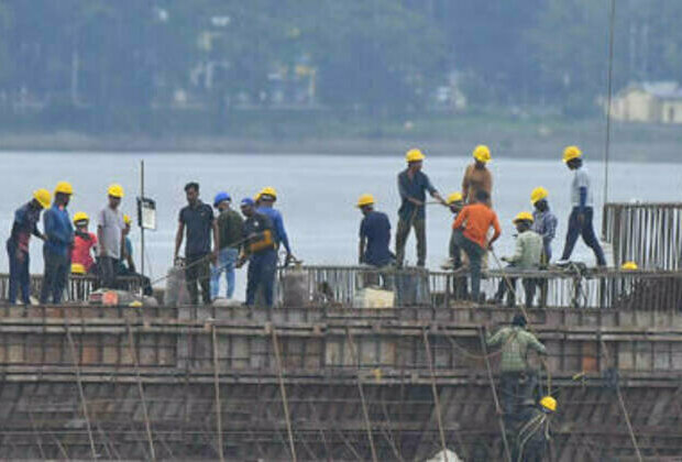 Israel to hire thousands of laborers from India