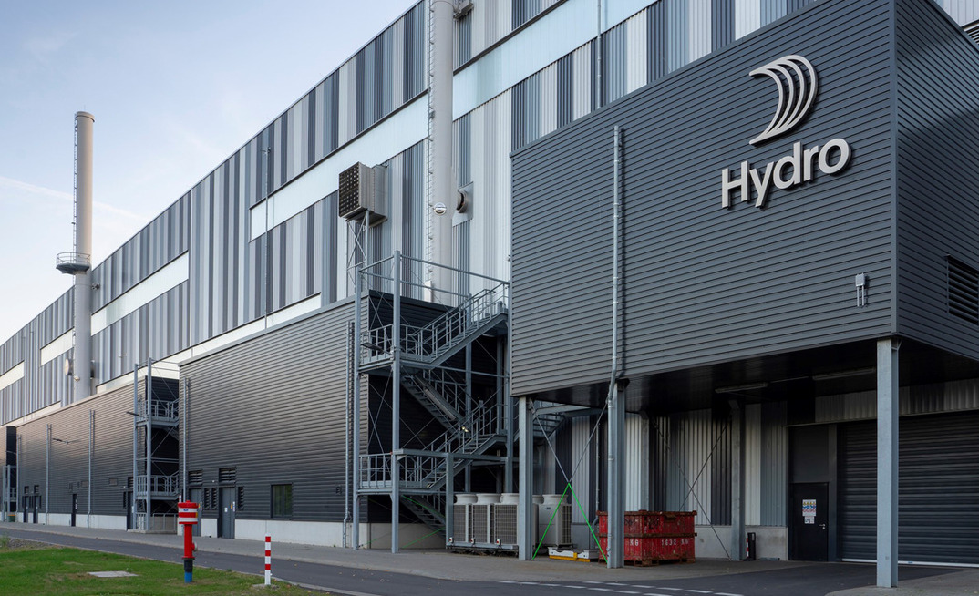 Hydro congela contratações globais