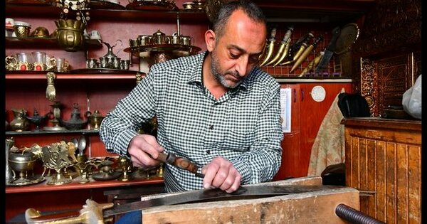 Mideast in Pictures: How traditional Syrian sword is made?