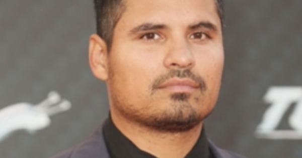 Michael Pena to topline sci-fi thriller 'Extinction'