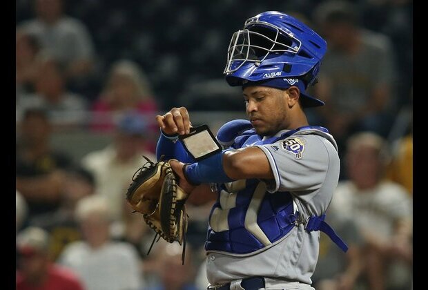 MLB to test pitch-calling device for catchers