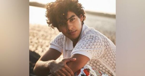 Ishaan Khatter shares mirror selfie flaunting chiselled physique
