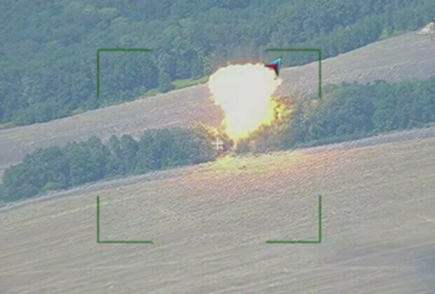 Ukrainian HIMARS-family launcher destroyed in Iskander strike - MOD video
