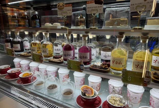 CHINA-SICHUAN-CHENGDU-CHINESE HERBAL DRINKS (CN)