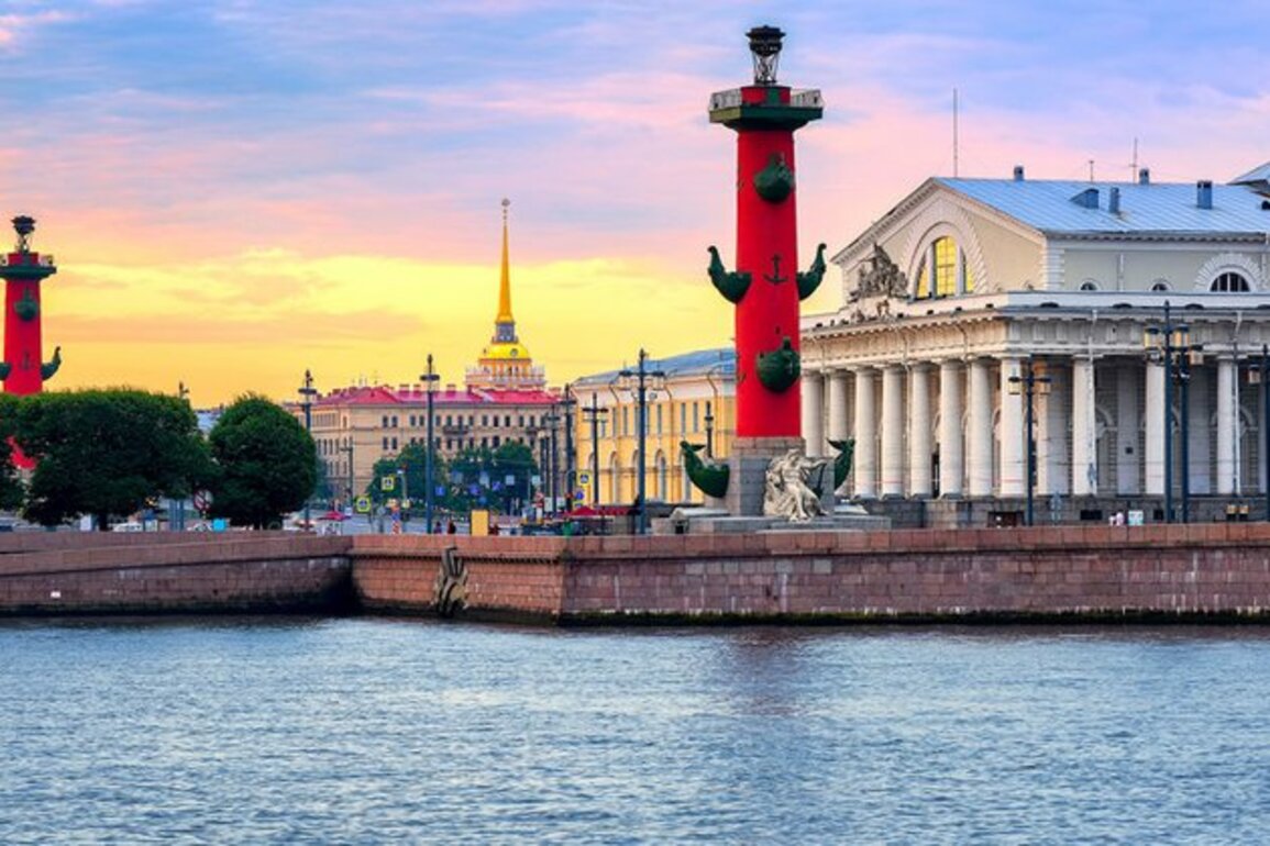 What are those red columns in St. Petersburg