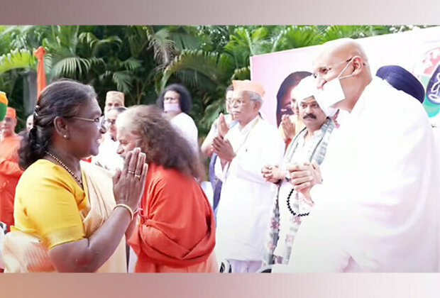 Param Gurudev Shree Namramuni Maharaj Saheb graces the Global ...