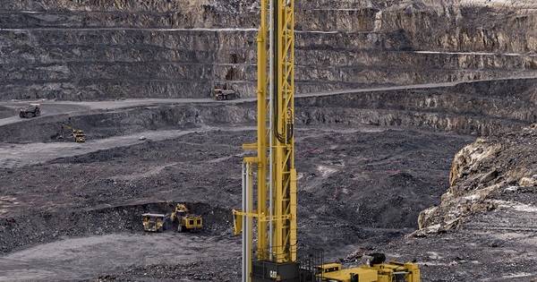 Caterpillar introduces MD6250 drill