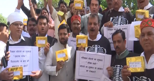 Congress MLAs hold protest outside Madhya Pradesh assembly demanding ...