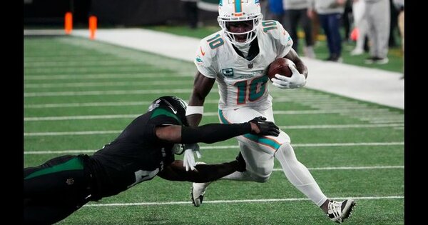 Chasing 2,000, Dolphins WR Tyreek Hill questionable vs. Jets