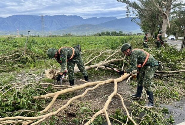 Typhoon Kong-rey strikes Taiwan: Two dead, 500 injured as storm causes ...