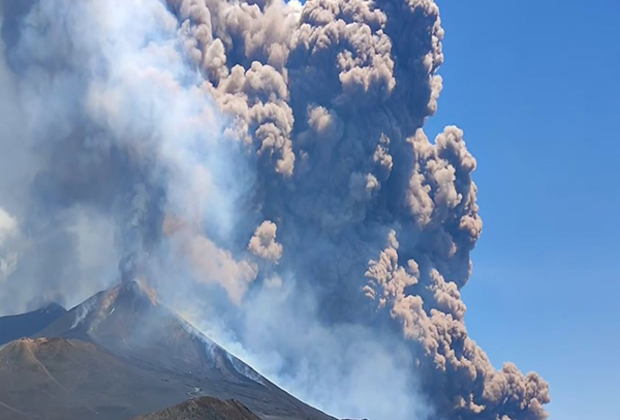 Italy: Mount Etna volcano erupts in Sicily with massive ash cloud